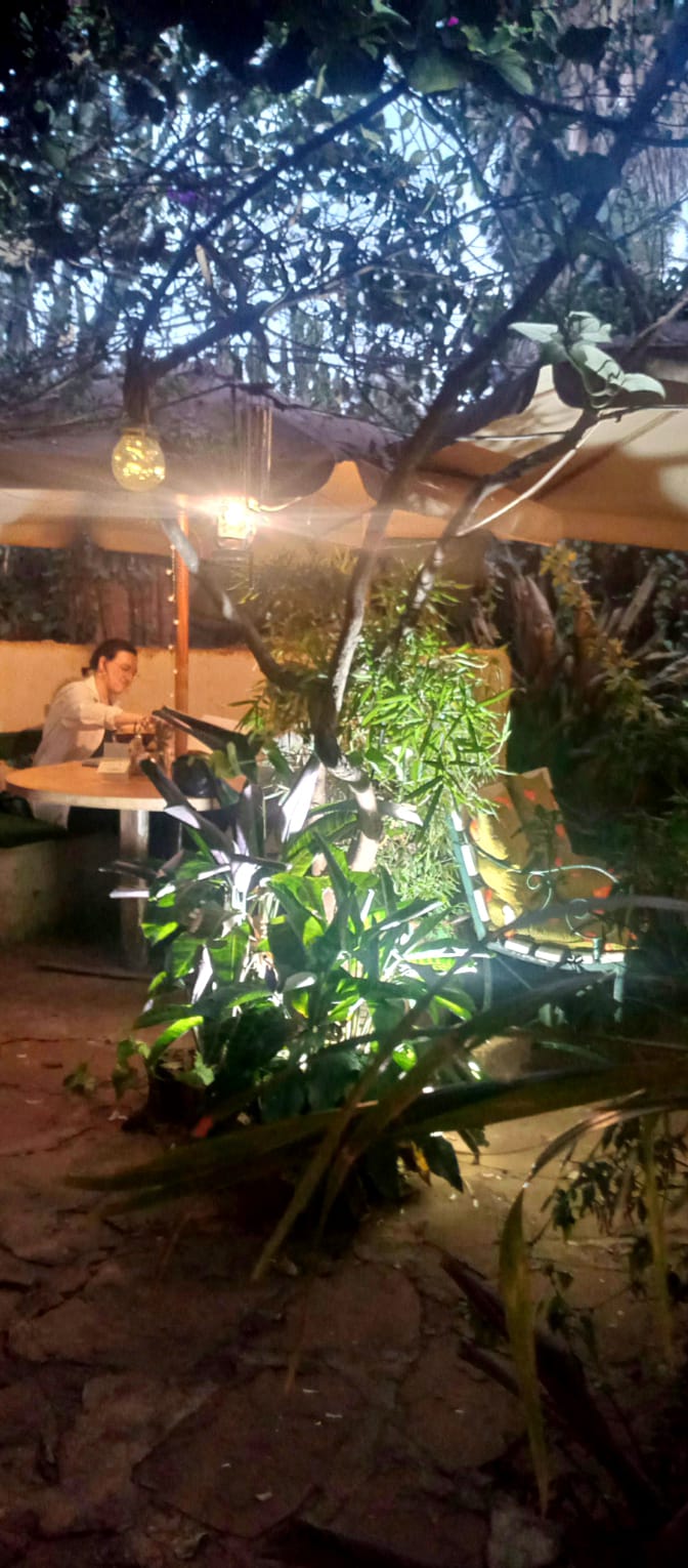 #AcholaRosario checks out Hob House, aka 'Habibi House' in #Nairobi ...